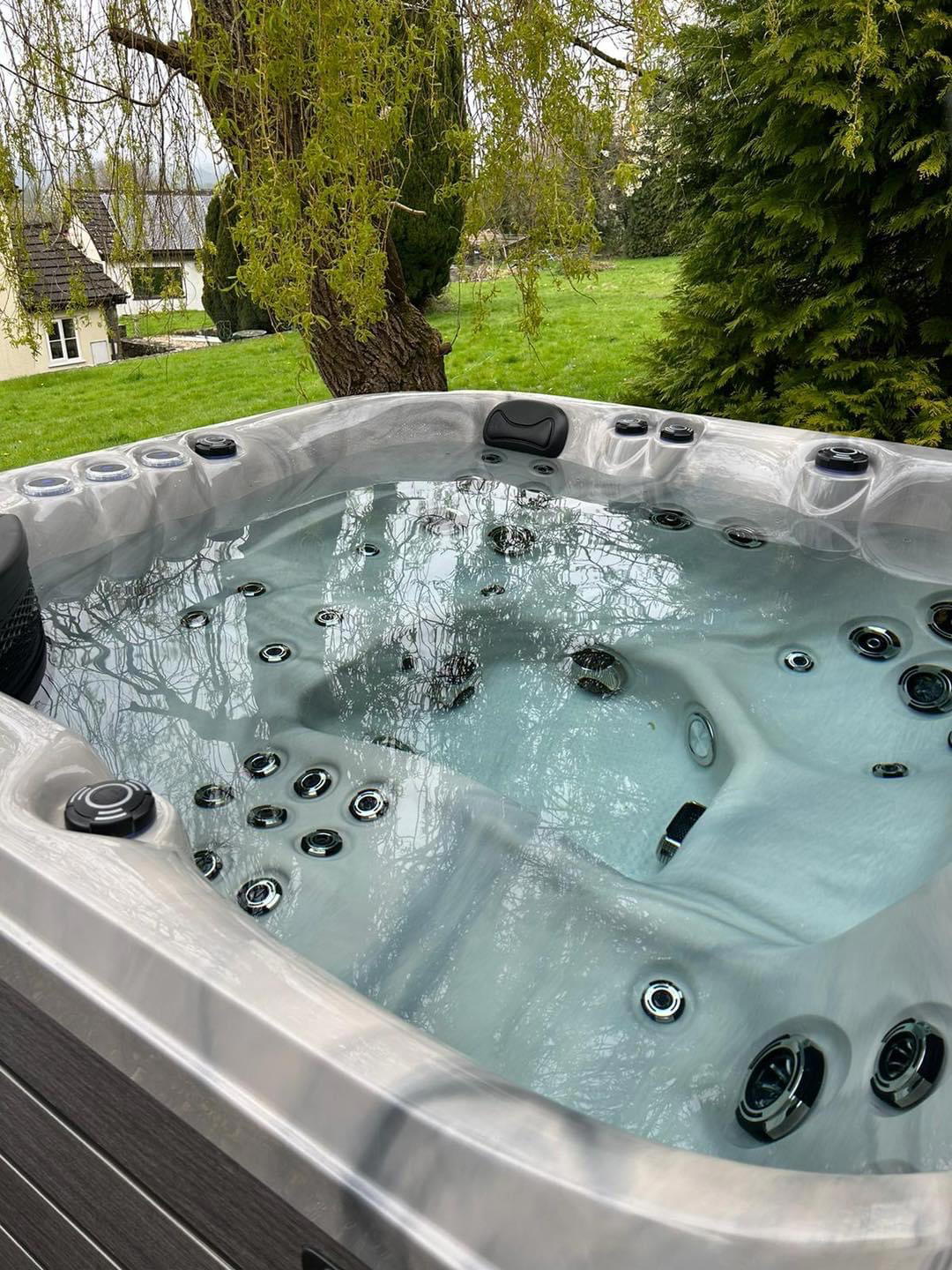 Tips For How to Run a Hot Tub Economically | Platinum Spas