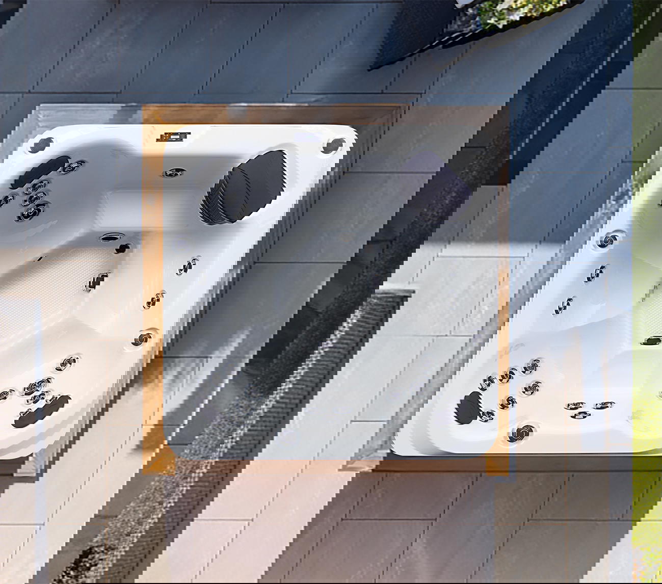 St Tropez Tub | Deluxe Range | Platinum Spas